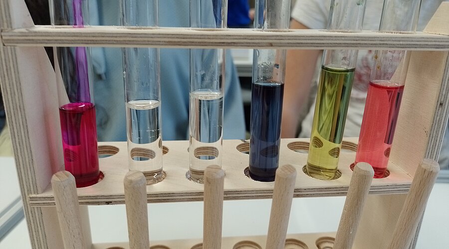 MINT7 – Chemische Experimente: Karolinen-Gymnasium Rosenheim